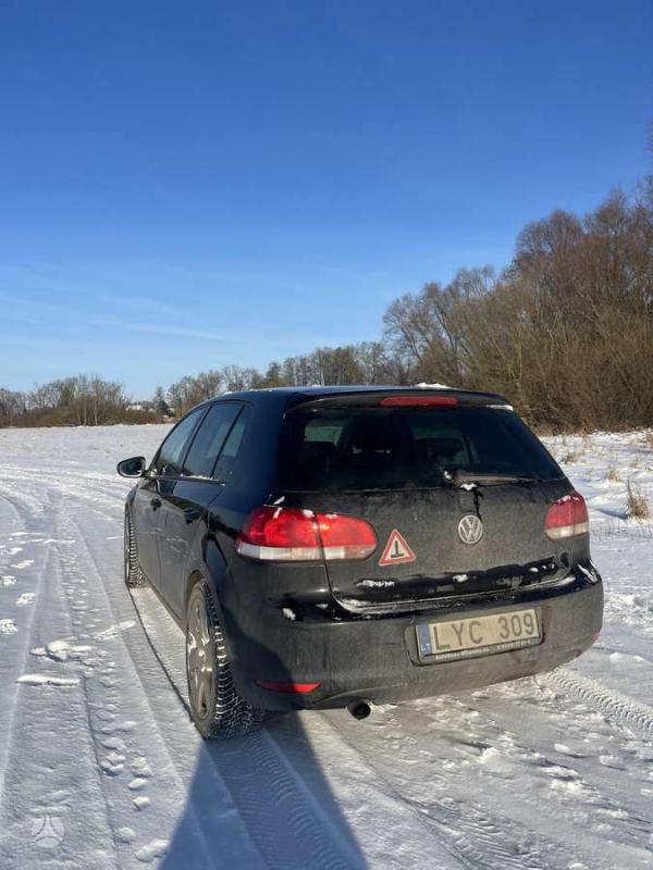 Melns Volkswagen Golf 2010 Kazlų Rūda, ar dzinēja tilpumu 1.20 L un nobraukumu 301 tūkst. km par 2500 €, foto 3 vietnē AUTOMOTO.COM.LV