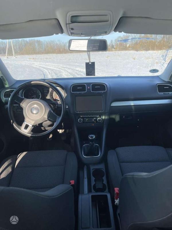 Melns Volkswagen Golf 2010 Kazlų Rūda, ar dzinēja tilpumu 1.20 L un nobraukumu 301 tūkst. km par 2500 €, foto 4 vietnē AUTOMOTO.COM.LV