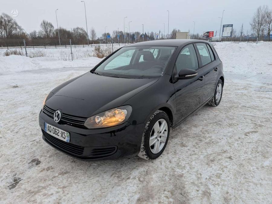 Black Volkswagen Golf 2010 in Taurage, with an engine capacity of 1.39 L and mileage of 162 thousand km for 4400 €, photo 1 on AUTOMOTO.COM.LV