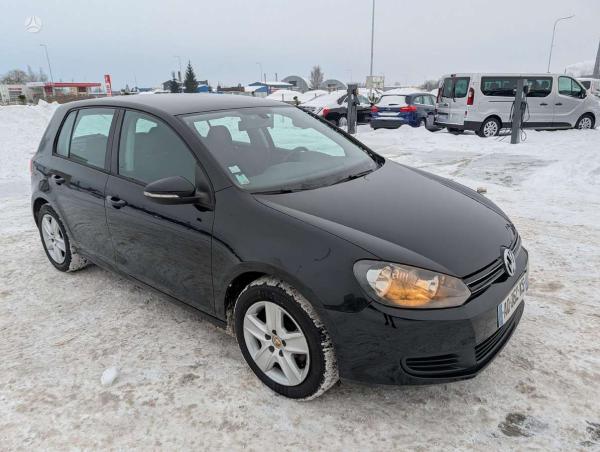 Black Volkswagen Golf 2010 in Taurage, with an engine capacity of 1.39 L and mileage of 162 thousand km for 4400 €, photo 3 on AUTOMOTO.COM.LV