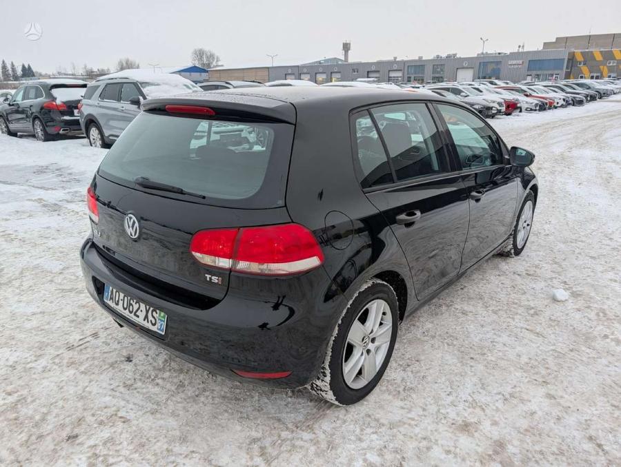 Black Volkswagen Golf 2010 in Taurage, with an engine capacity of 1.39 L and mileage of 162 thousand km for 4400 €, photo 5 on AUTOMOTO.COM.LV