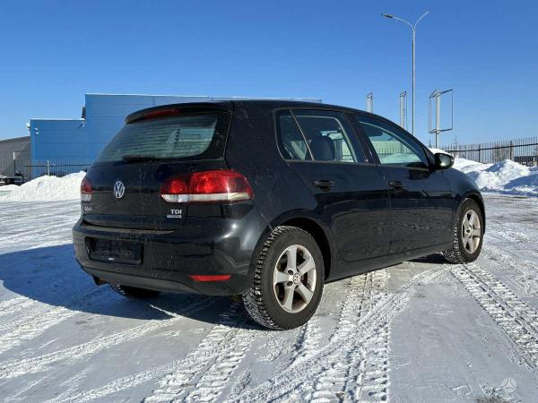 Melns Volkswagen Golf 2010 Marijampole, ar dzinēja tilpumu 1.60 L un nobraukumu 125 tūkst. km par 2600 €, foto 4 vietnē AUTOMOTO.COM.LV