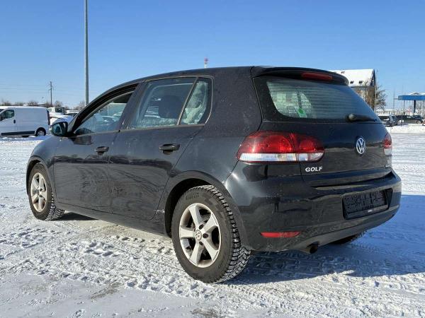 Melns Volkswagen Golf 2010 Marijampole, ar dzinēja tilpumu 1.60 L un nobraukumu 125 tūkst. km par 2600 €, foto 5 vietnē AUTOMOTO.COM.LV