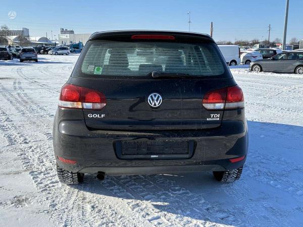 Melns Volkswagen Golf 2010 Marijampole, ar dzinēja tilpumu 1.60 L un nobraukumu 125 tūkst. km par 2600 €, foto 6 vietnē AUTOMOTO.COM.LV