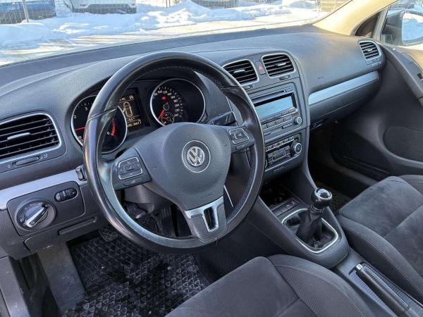 Melns Volkswagen Golf 2010 Marijampole, ar dzinēja tilpumu 1.60 L un nobraukumu 125 tūkst. km par 2600 €, foto 8 vietnē AUTOMOTO.COM.LV