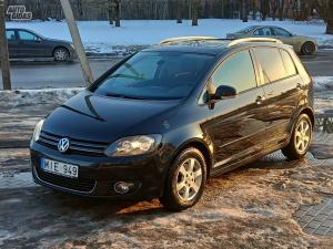 Melns Volkswagen Golf 2010 Kauņa, ar dzinēja tilpumu 1.60 L un nobraukumu 310 tūkst. km par 3900 €, foto  vietnē AUTOMOTO.COM.LV