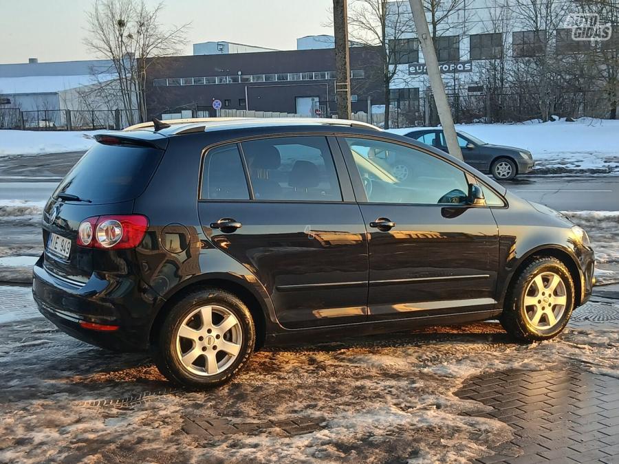 Melns Volkswagen Golf 2010 Kauņa, ar dzinēja tilpumu 1.60 L un nobraukumu 310 tūkst. km par 3900 €, foto 5 vietnē AUTOMOTO.COM.LV
