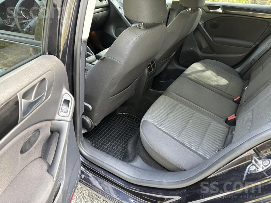 Melns Volkswagen Golf 2010 Rīga, ar dzinēja tilpumu 1.60 L un nobraukumu 278 tūkst. km par 3200 €, foto 9 vietnē AUTOMOTO.COM.LV