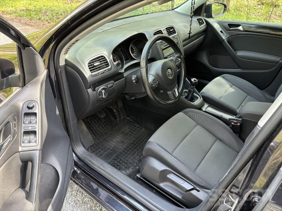Melns Volkswagen Golf 2010 Rīga, ar dzinēja tilpumu 1.60 L un nobraukumu 278 tūkst. km par 3200 €, foto 10 vietnē AUTOMOTO.COM.LV