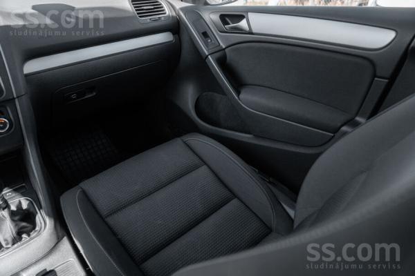 Black Volkswagen Golf 2010 in Riga, with an engine capacity of 1.60 L and mileage of 334 thousand km for 3200 €, photo 7 on AUTOMOTO.COM.LV