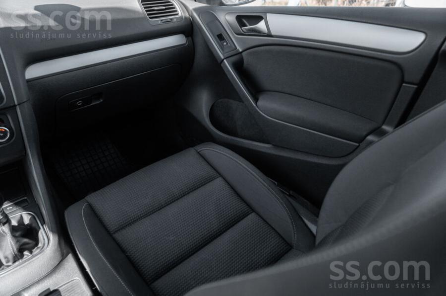Melns Volkswagen Golf 2010 Rīga, ar dzinēja tilpumu 1.60 L un nobraukumu 334 tūkst. km par 3200 €, foto 8 vietnē AUTOMOTO.COM.LV