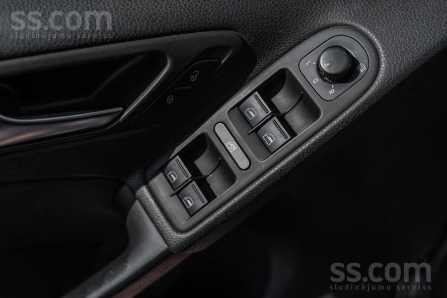 Melns Volkswagen Golf 2010 Rīga, ar dzinēja tilpumu 1.60 L un nobraukumu 334 tūkst. km par 3200 €, foto 10 vietnē AUTOMOTO.COM.LV