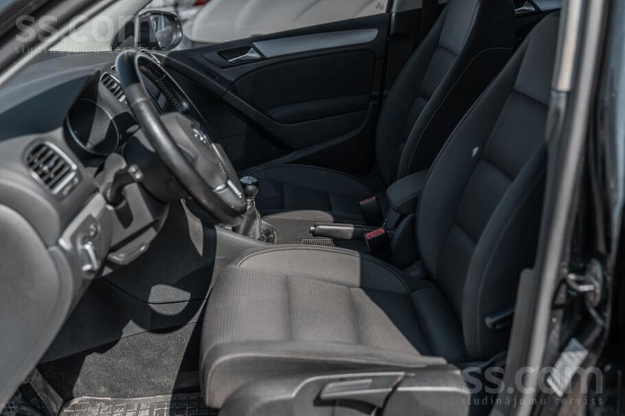 Melns Volkswagen Golf 2010 Rīga, ar dzinēja tilpumu 1.60 L un nobraukumu 334 tūkst. km par 3200 €, foto 12 vietnē AUTOMOTO.COM.LV