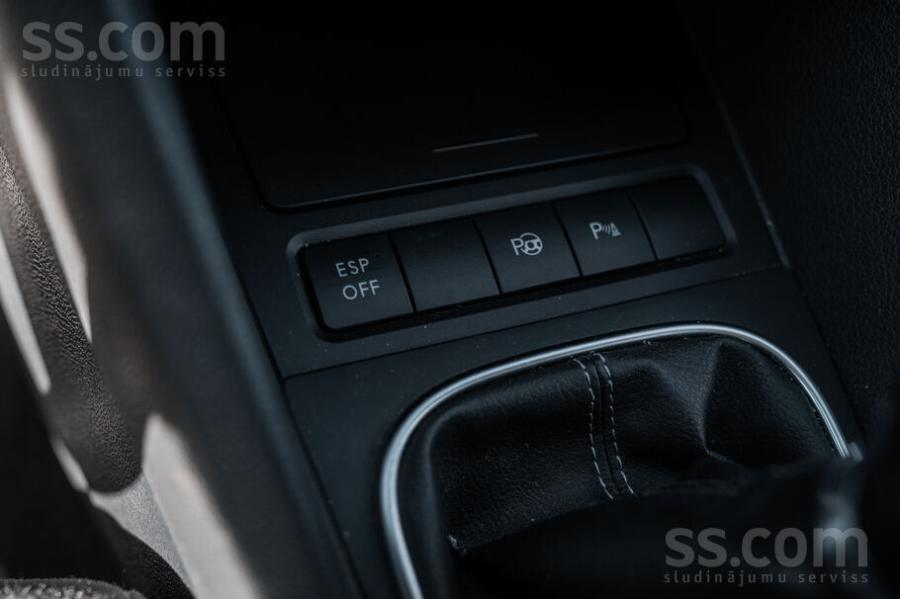 Melns Volkswagen Golf 2010 Rīga, ar dzinēja tilpumu 1.60 L un nobraukumu 334 tūkst. km par 3200 €, foto 14 vietnē AUTOMOTO.COM.LV