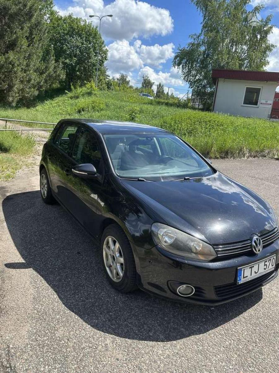 Melns Volkswagen Golf 2010 Viļņa, ar dzinēja tilpumu 1.39 L un nobraukumu 240 tūkst. km par 1200 €, foto 4 vietnē AUTOMOTO.COM.LV