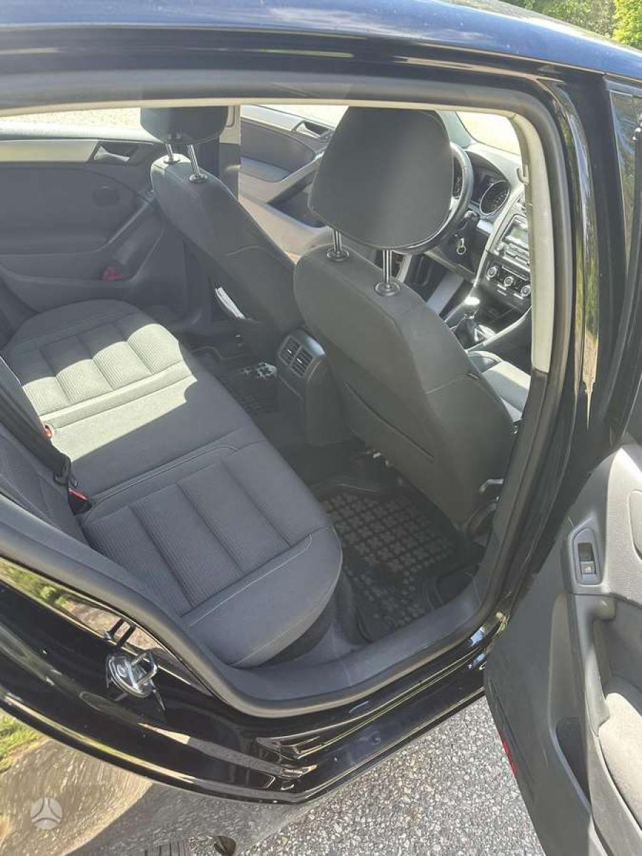 Melns Volkswagen Golf 2010 Viļņa, ar dzinēja tilpumu 1.39 L un nobraukumu 240 tūkst. km par 1200 €, foto 9 vietnē AUTOMOTO.COM.LV