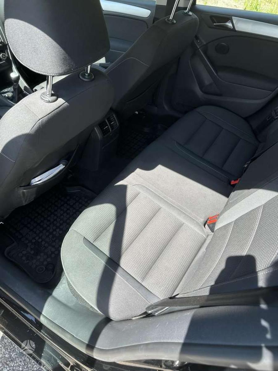 Melns Volkswagen Golf 2010 Viļņa, ar dzinēja tilpumu 1.39 L un nobraukumu 240 tūkst. km par 1200 €, foto 10 vietnē AUTOMOTO.COM.LV