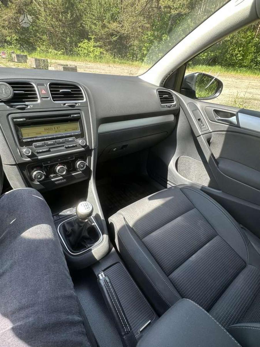 Melns Volkswagen Golf 2010 Viļņa, ar dzinēja tilpumu 1.39 L un nobraukumu 240 tūkst. km par 1200 €, foto 14 vietnē AUTOMOTO.COM.LV