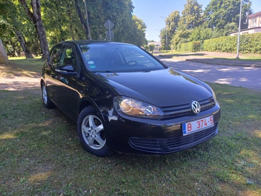 Melns Volkswagen Golf 2010 Rīga, ar dzinēja tilpumu 1.20 L un nobraukumu 213 tūkst. km par 3450 €, foto 1 vietnē AUTOMOTO.COM.LV
