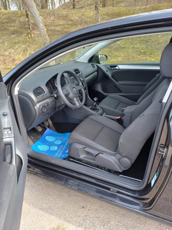 Black Volkswagen Golf 2010 in Riga, with an engine capacity of 1.20 L and mileage of 213 thousand km for 3450 €, photo 8 on AUTOMOTO.COM.LV