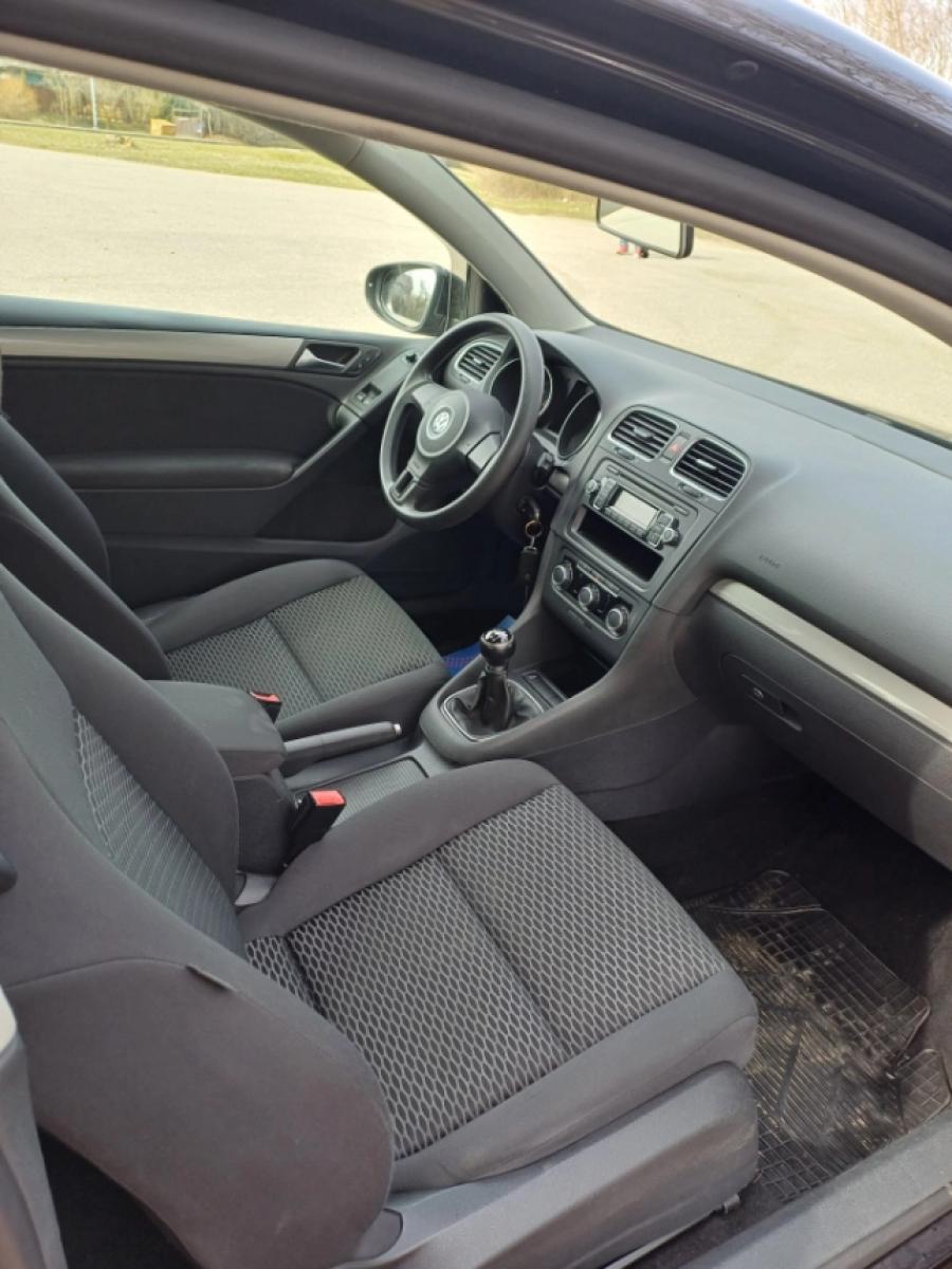 Melns Volkswagen Golf 2010 Rīga, ar dzinēja tilpumu 1.20 L un nobraukumu 213 tūkst. km par 3450 €, foto 16 vietnē AUTOMOTO.COM.LV