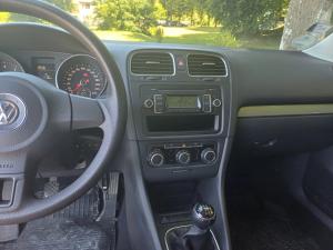 Melns Volkswagen Golf 2010 Rīga, ar dzinēja tilpumu 1.20 L un nobraukumu 213 tūkst. km par 3450 €, foto 24 vietnē AUTOMOTO.COM.LV