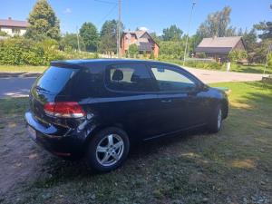 Melns Volkswagen Golf 2010 Rīga, ar dzinēja tilpumu 1.20 L un nobraukumu 213 tūkst. km par 3450 €, foto 27 vietnē AUTOMOTO.COM.LV