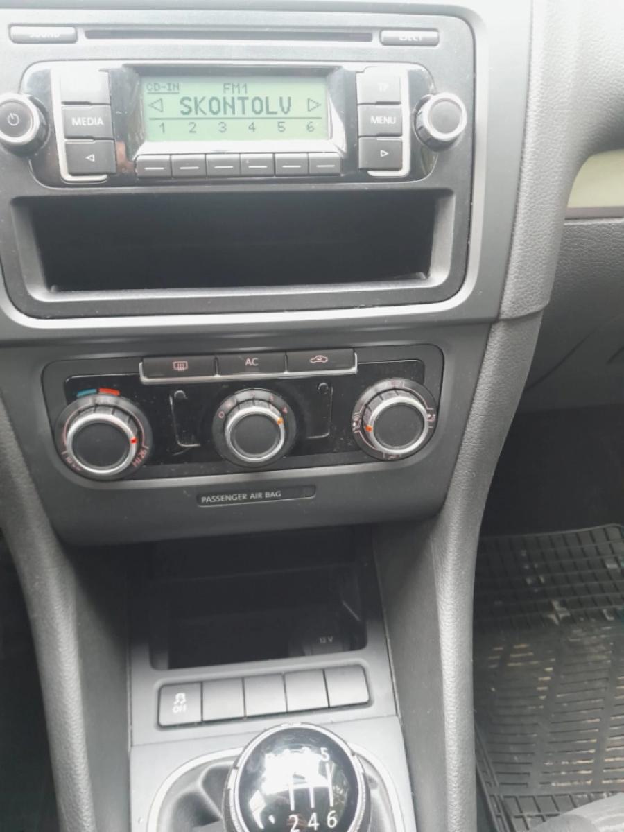 Melns Volkswagen Golf 2010 Rīga, ar dzinēja tilpumu 1.20 L un nobraukumu 213 tūkst. km par 3450 €, foto 31 vietnē AUTOMOTO.COM.LV