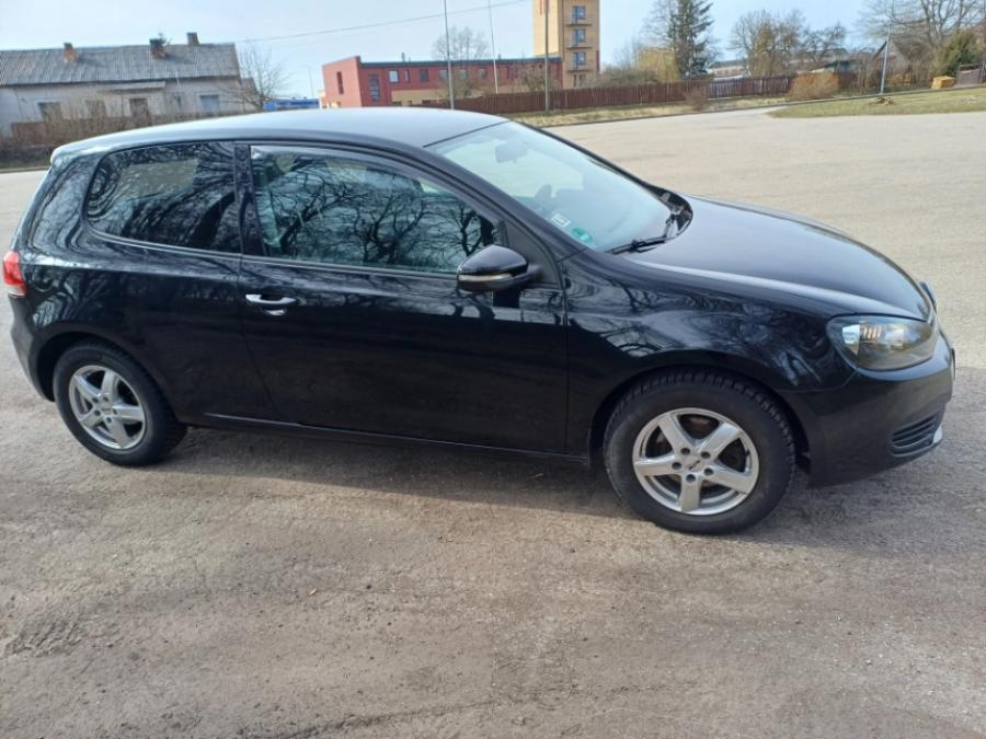 Melns Volkswagen Golf 2010 Rīga, ar dzinēja tilpumu 1.20 L un nobraukumu 213 tūkst. km par 3450 €, foto 32 vietnē AUTOMOTO.COM.LV