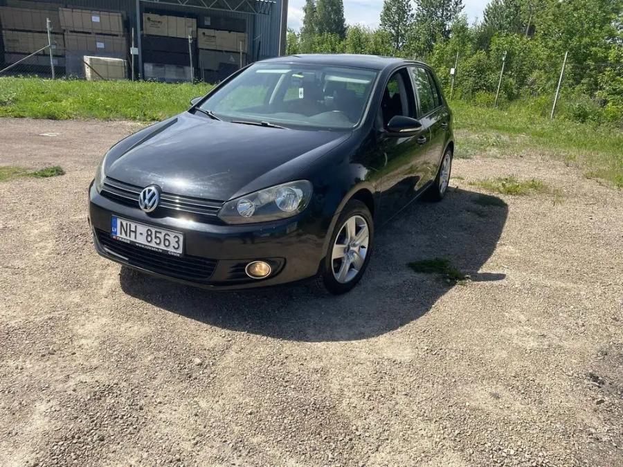 Melns Volkswagen Golf 2010 Rīga, ar dzinēja tilpumu 1.60 L un nobraukumu 290 tūkst. km par 3490 €, foto 1 vietnē AUTOMOTO.COM.LV