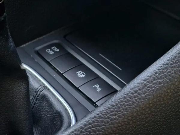 Black Volkswagen Golf 2010 in Grobiņa, with an engine capacity of 1.40 L and mileage of 153 thousand km for 3990 €, photo 2 on AUTOMOTO.COM.LV