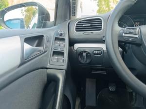 Black Volkswagen Golf 2010 in Riga, with an engine capacity of 1.60 L and mileage of 201 thousand km for 4990 €, photo 6 on AUTOMOTO.COM.LV