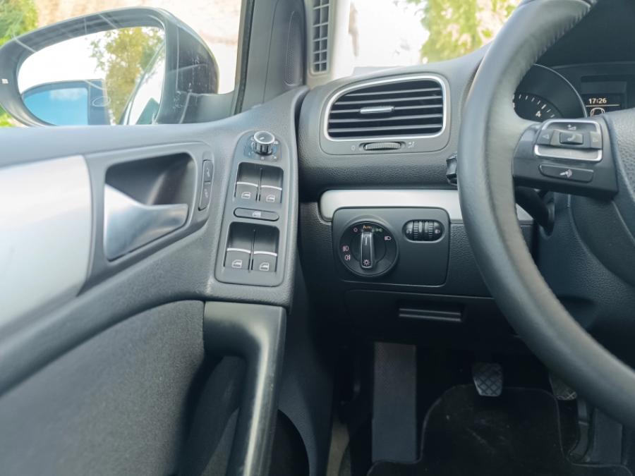 Black Volkswagen Golf 2010 in Riga, with an engine capacity of 1.60 L and mileage of 201 thousand km for 4990 €, photo 6 on AUTOMOTO.COM.LV