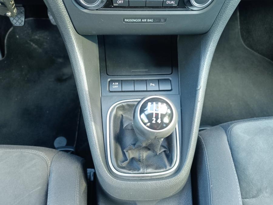 Black Volkswagen Golf 2010 in Riga, with an engine capacity of 1.60 L and mileage of 201 thousand km for 4990 €, photo 7 on AUTOMOTO.COM.LV