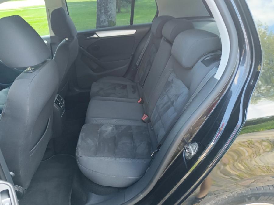 Black Volkswagen Golf 2010 in Riga, with an engine capacity of 1.60 L and mileage of 201 thousand km for 4990 €, photo 13 on AUTOMOTO.COM.LV