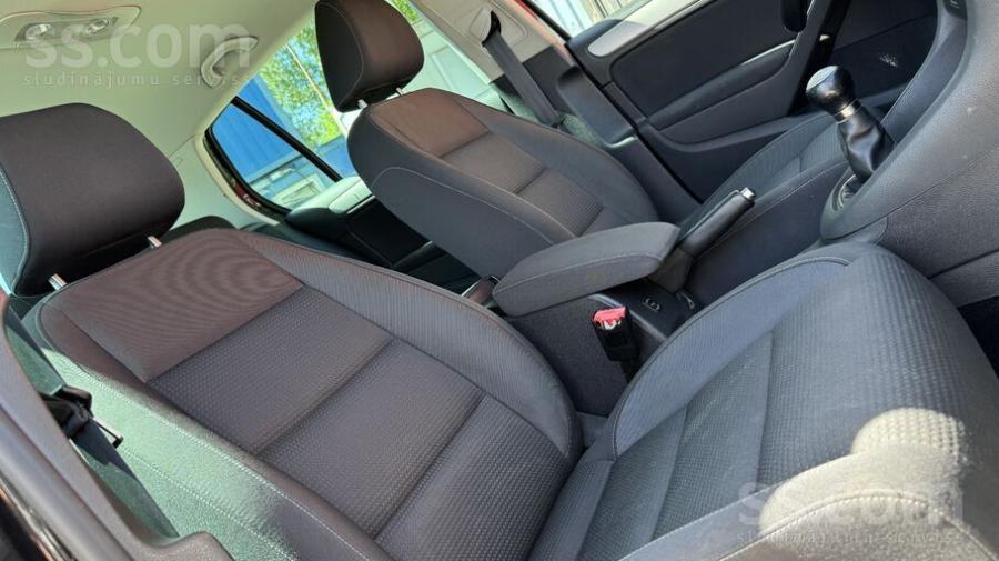 Melns Volkswagen Golf 2010 Rīga, ar dzinēja tilpumu 1.60 L un nobraukumu 342 tūkst. km par 3200 €, foto 10 vietnē AUTOMOTO.COM.LV