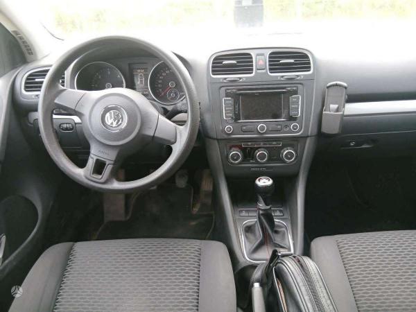 Black Volkswagen Golf 2010 in Vilnius, with an engine capacity of 1.60 L and mileage of 290 thousand km for 2700 €, photo 3 on AUTOMOTO.COM.LV