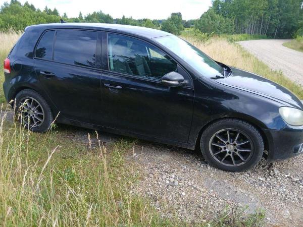 Black Volkswagen Golf 2010 in Vilnius, with an engine capacity of 1.60 L and mileage of 290 thousand km for 2700 €, photo 5 on AUTOMOTO.COM.LV