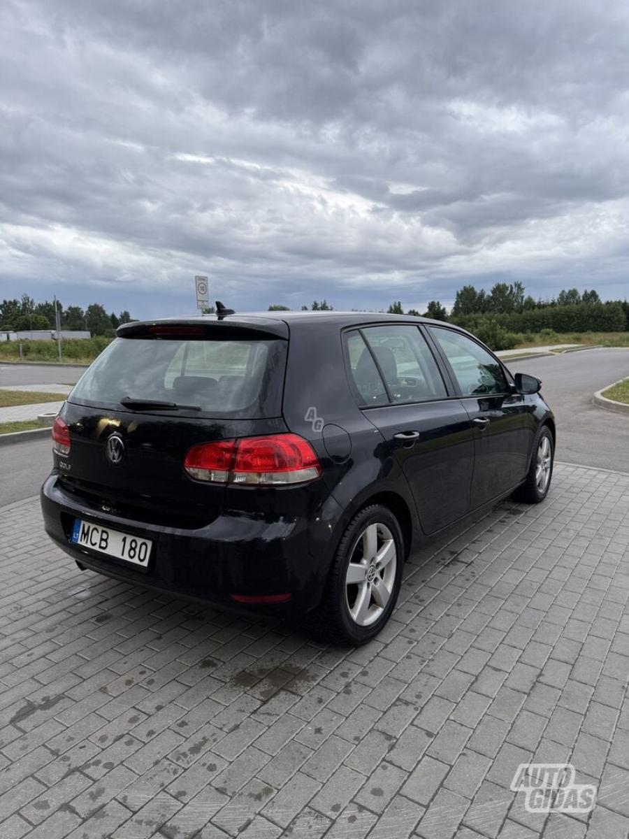Melns Volkswagen Golf 2010 Viļņa, ar dzinēja tilpumu 1.60 L un nobraukumu 340 tūkst. km par 2500 €, foto 6 vietnē AUTOMOTO.COM.LV