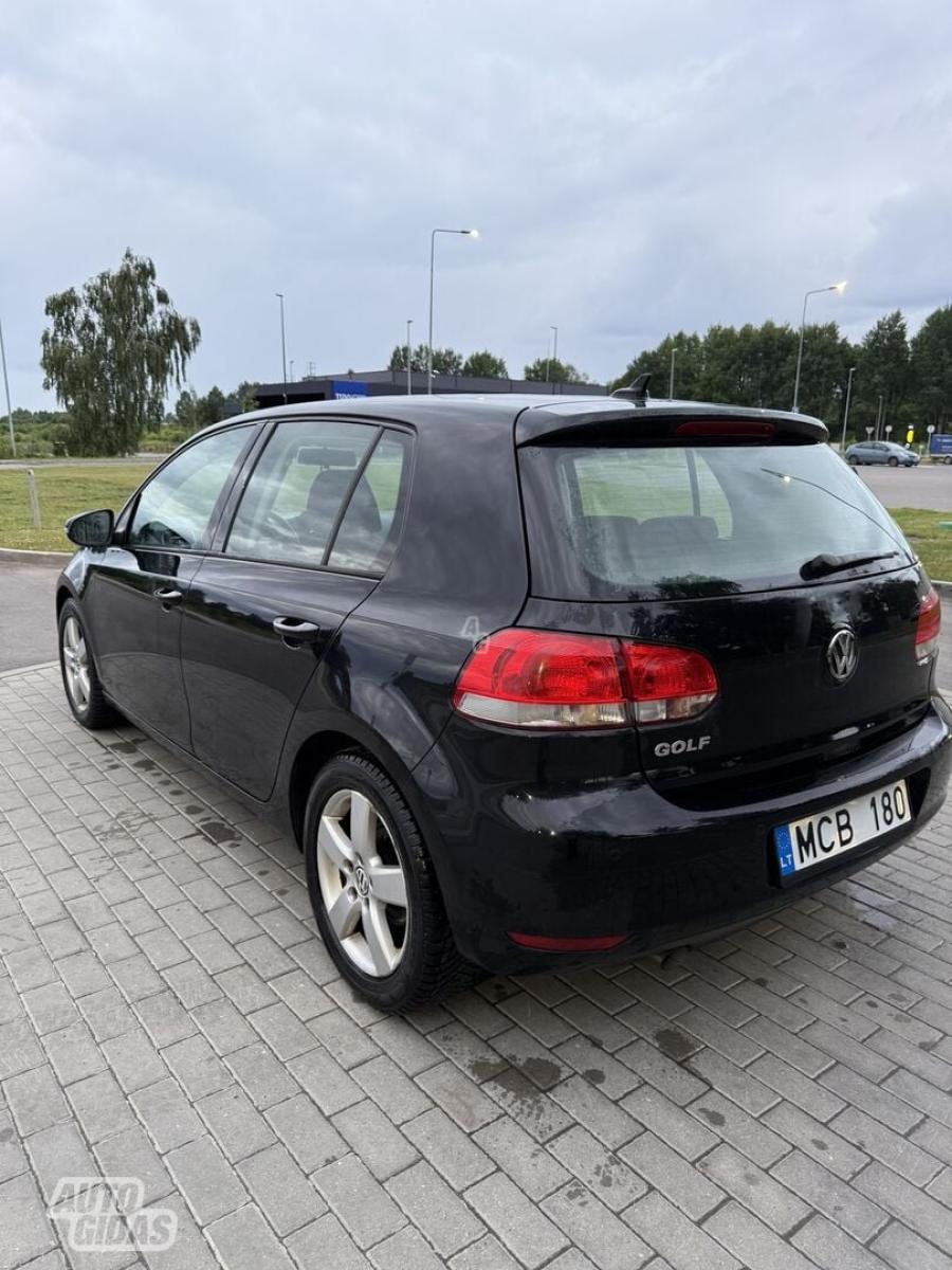 Melns Volkswagen Golf 2010 Viļņa, ar dzinēja tilpumu 1.60 L un nobraukumu 340 tūkst. km par 2500 €, foto 8 vietnē AUTOMOTO.COM.LV