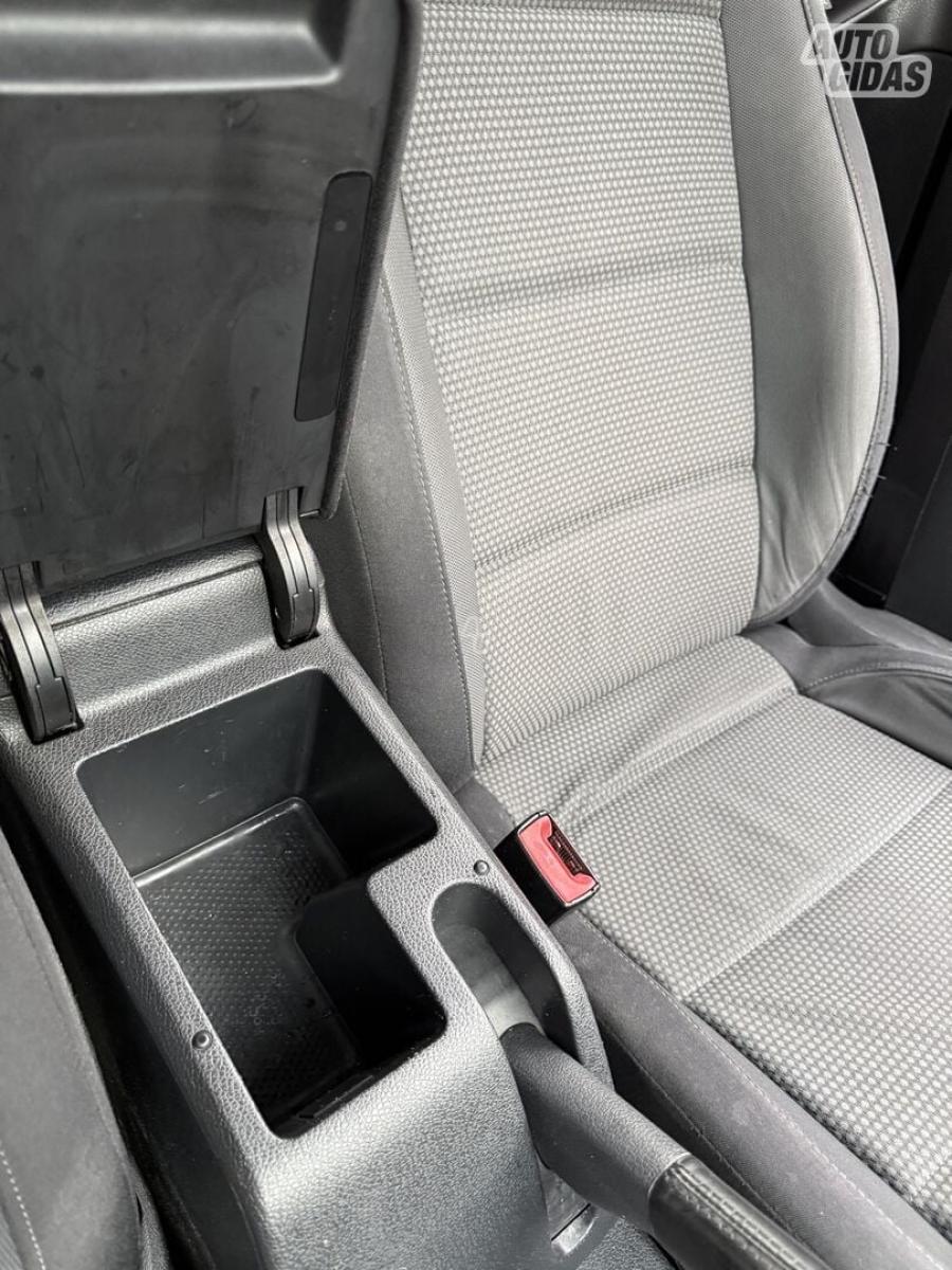 Melns Volkswagen Golf 2010 Viļņa, ar dzinēja tilpumu 1.60 L un nobraukumu 340 tūkst. km par 2500 €, foto 13 vietnē AUTOMOTO.COM.LV
