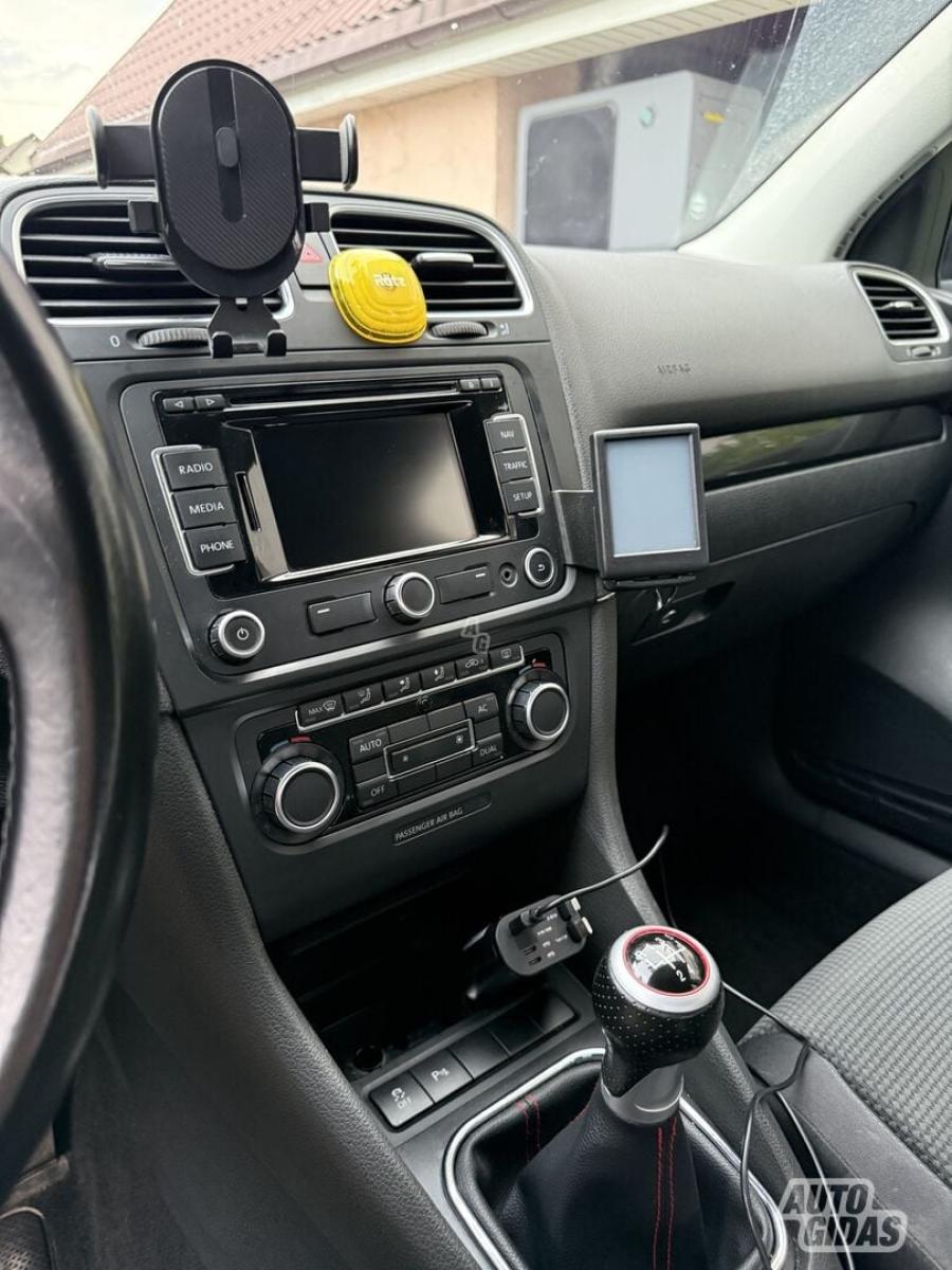 Melns Volkswagen Golf 2010 Viļņa, ar dzinēja tilpumu 1.60 L un nobraukumu 340 tūkst. km par 2500 €, foto 15 vietnē AUTOMOTO.COM.LV