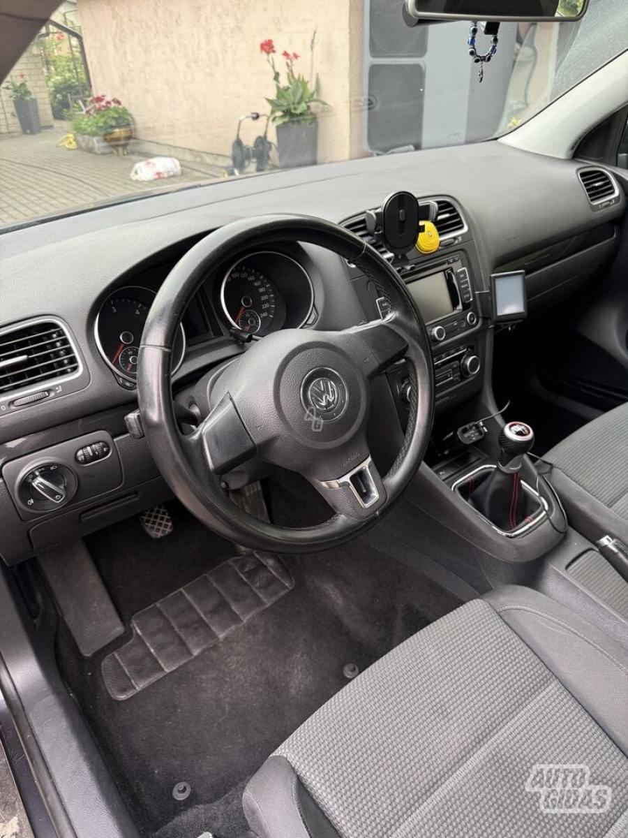 Melns Volkswagen Golf 2010 Viļņa, ar dzinēja tilpumu 1.60 L un nobraukumu 340 tūkst. km par 2500 €, foto 16 vietnē AUTOMOTO.COM.LV