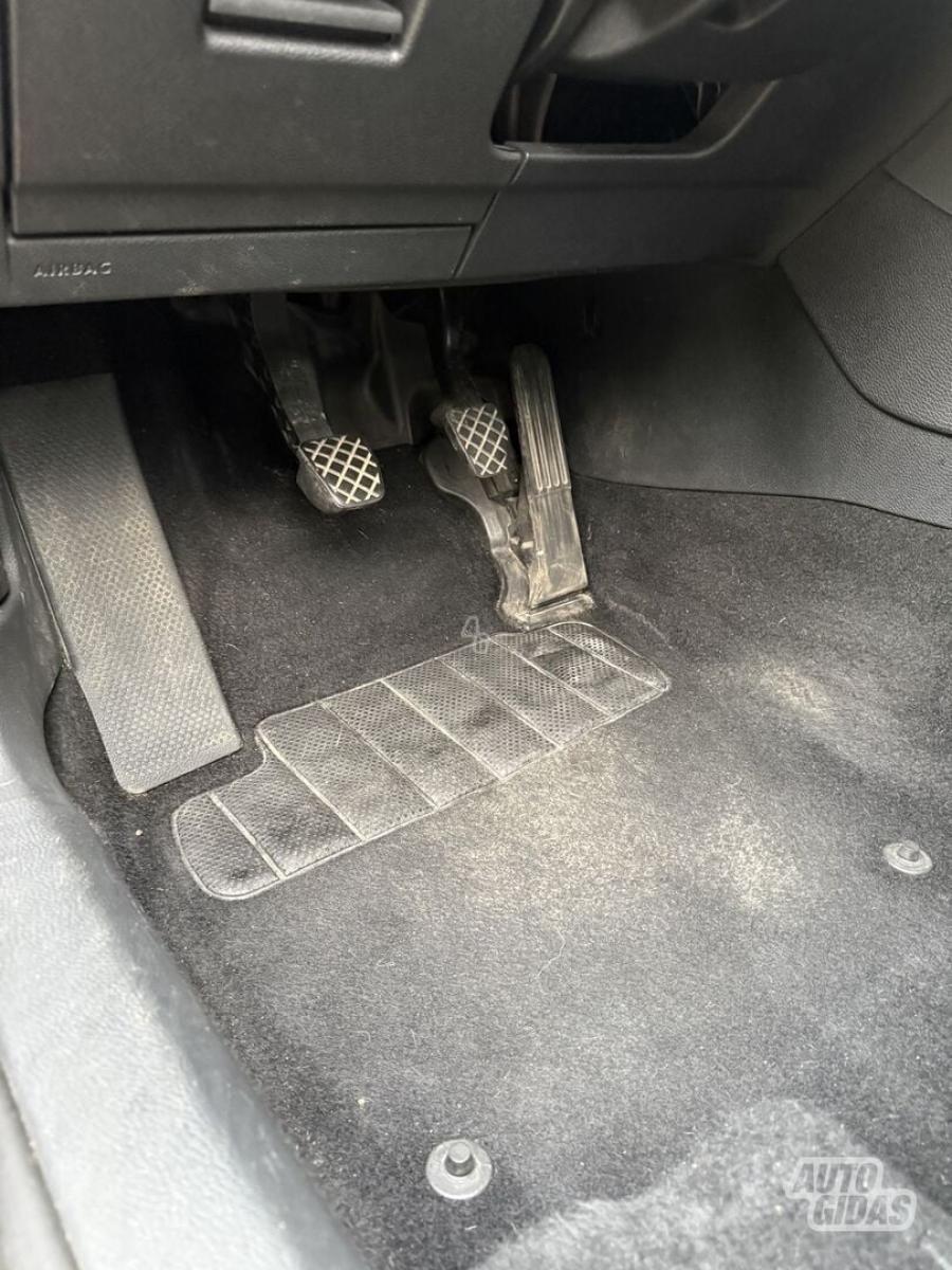 Melns Volkswagen Golf 2010 Viļņa, ar dzinēja tilpumu 1.60 L un nobraukumu 340 tūkst. km par 2500 €, foto 17 vietnē AUTOMOTO.COM.LV
