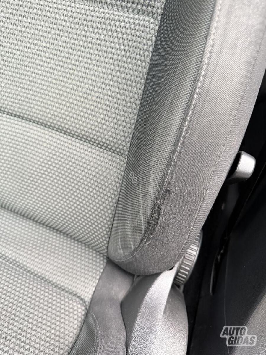 Melns Volkswagen Golf 2010 Viļņa, ar dzinēja tilpumu 1.60 L un nobraukumu 340 tūkst. km par 2500 €, foto 22 vietnē AUTOMOTO.COM.LV
