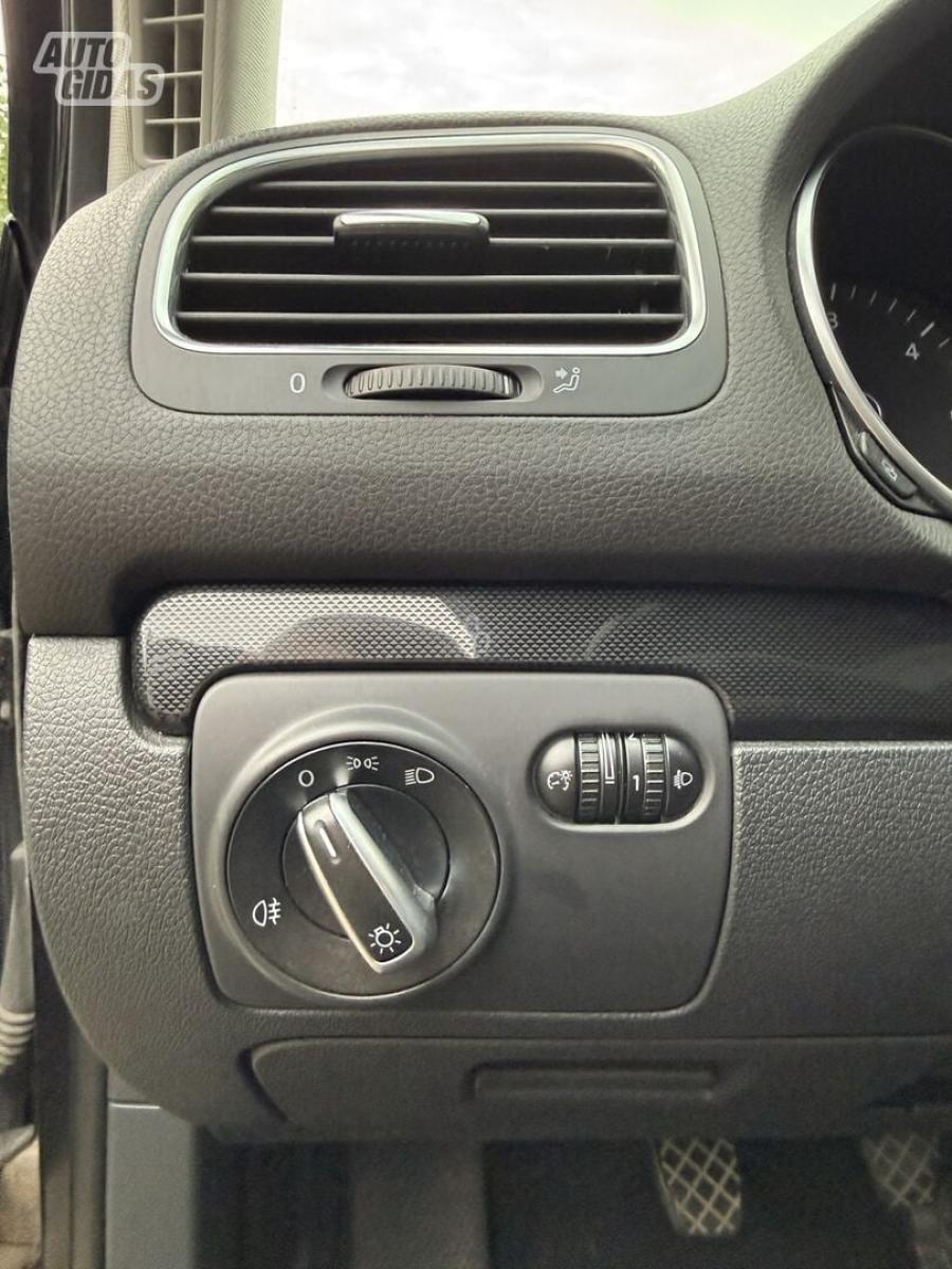 Melns Volkswagen Golf 2010 Viļņa, ar dzinēja tilpumu 1.60 L un nobraukumu 340 tūkst. km par 2500 €, foto 23 vietnē AUTOMOTO.COM.LV