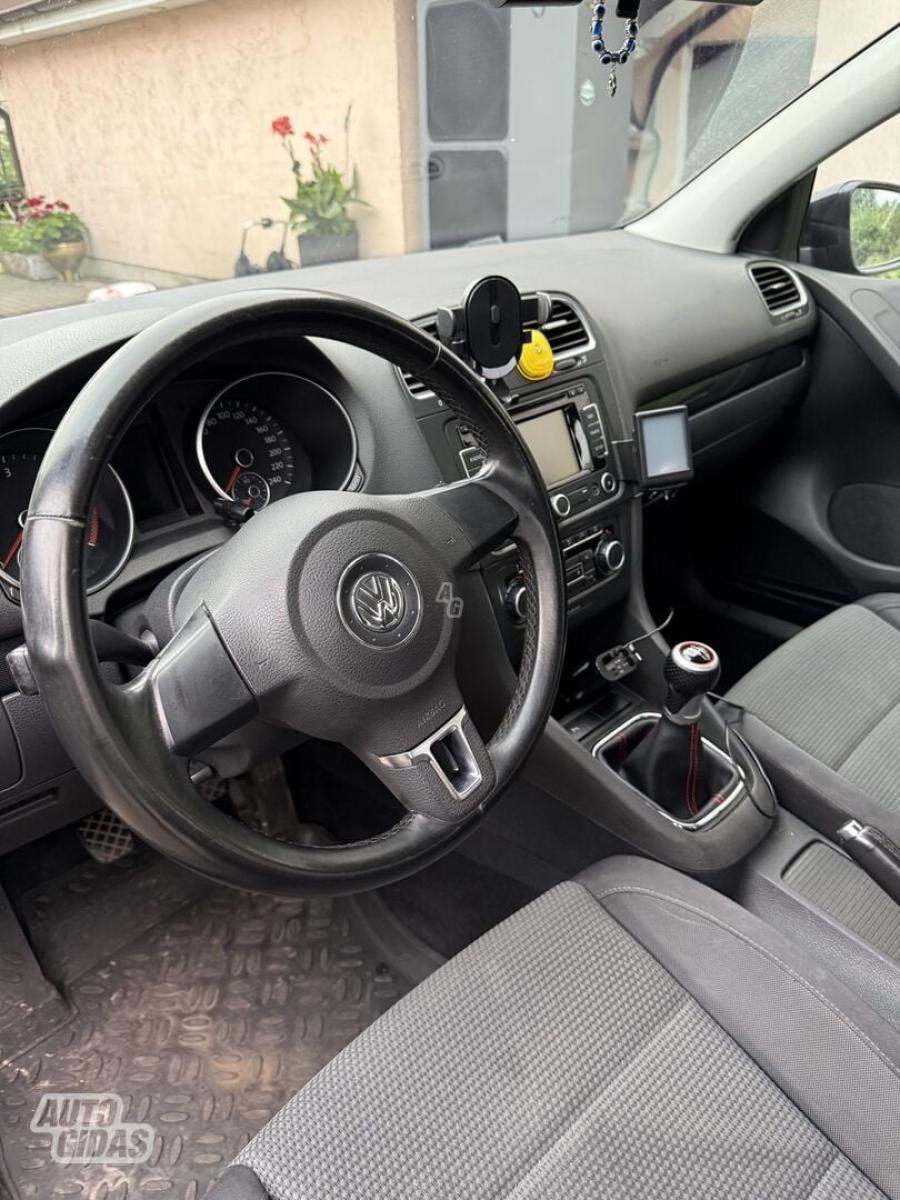 Melns Volkswagen Golf 2010 Viļņa, ar dzinēja tilpumu 1.60 L un nobraukumu 340 tūkst. km par 2500 €, foto 25 vietnē AUTOMOTO.COM.LV