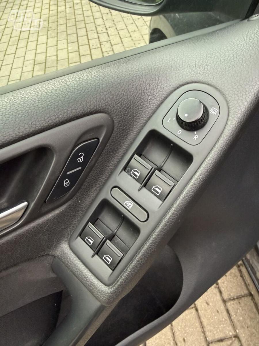 Melns Volkswagen Golf 2010 Viļņa, ar dzinēja tilpumu 1.60 L un nobraukumu 340 tūkst. km par 2500 €, foto 28 vietnē AUTOMOTO.COM.LV