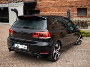 Melns Volkswagen Golf 2010 Liepāja, ar dzinēja tilpumu 2.00 L un nobraukumu 218 tūkst. km par 7950 €, foto 4 vietnē AUTOMOTO.COM.LV