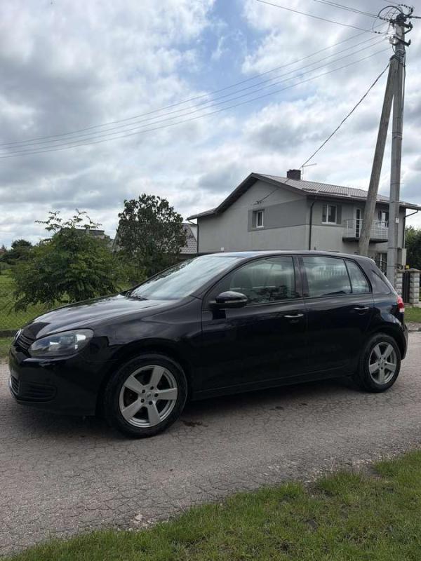 Melns Volkswagen Golf 2010 Kauņa, ar dzinēja tilpumu 1.20 L un nobraukumu 155 tūkst. km par 3750 €, foto 3 vietnē AUTOMOTO.COM.LV